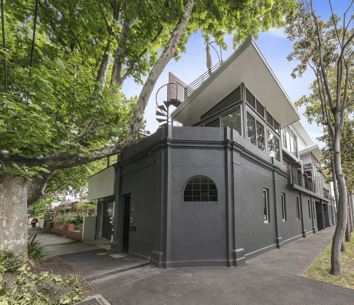 Port Melbourne Residence by Finnis Architects