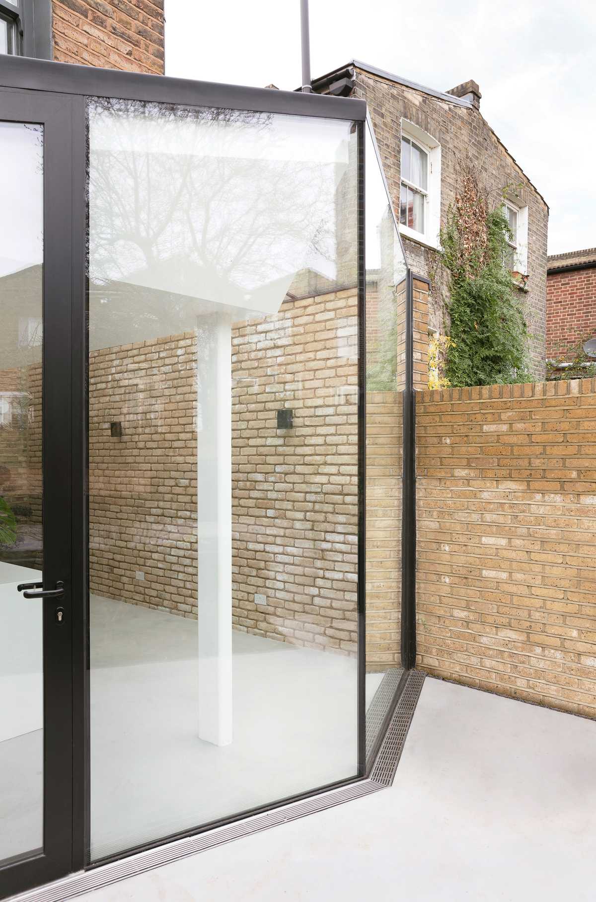 Structural Glass Prism Was Added to this Townhouse in London