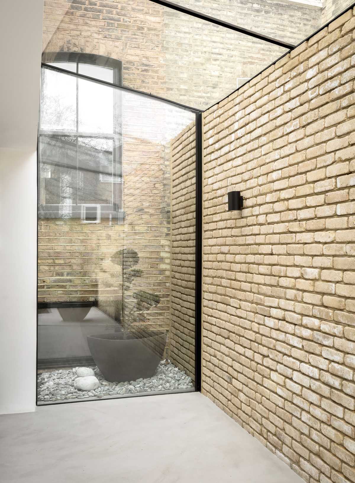 Structural Glass Prism Was Added to this Townhouse in London