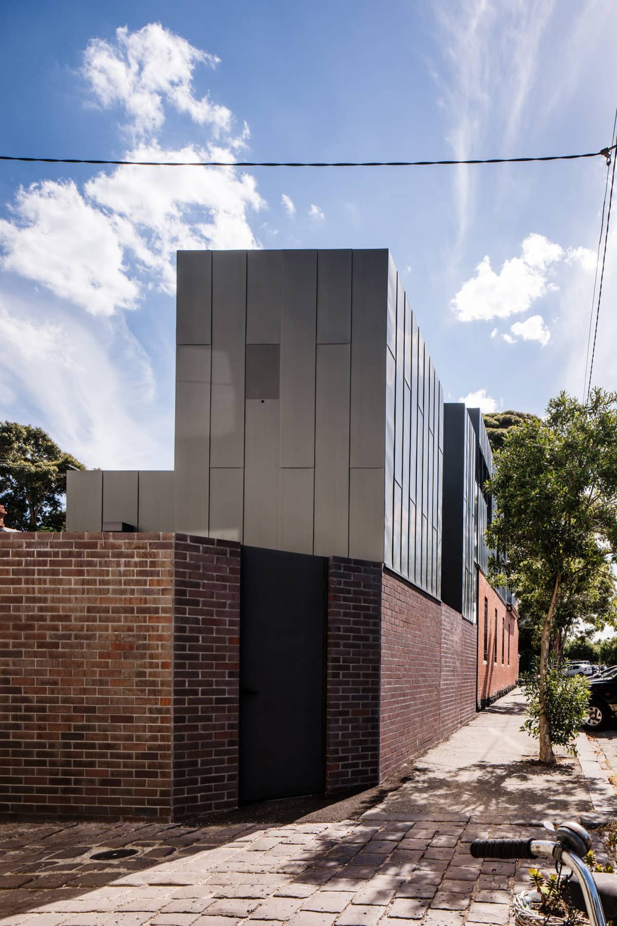 A Zinc-Clad Addition by Robert Simeoni Architects